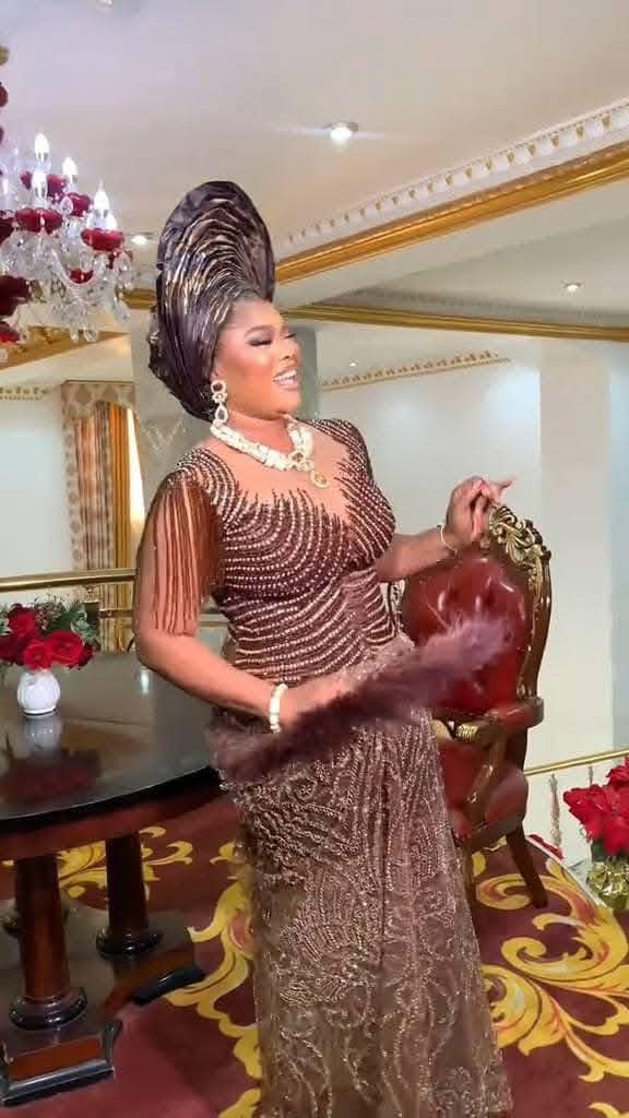 At her wedding, Rubby Ojiakor, a well-known Nollywood actress, looked ...